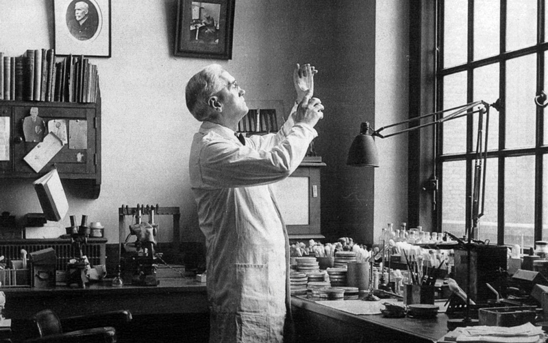 Prontosil to penicillin: antimicrobial agents in World War 2 ...