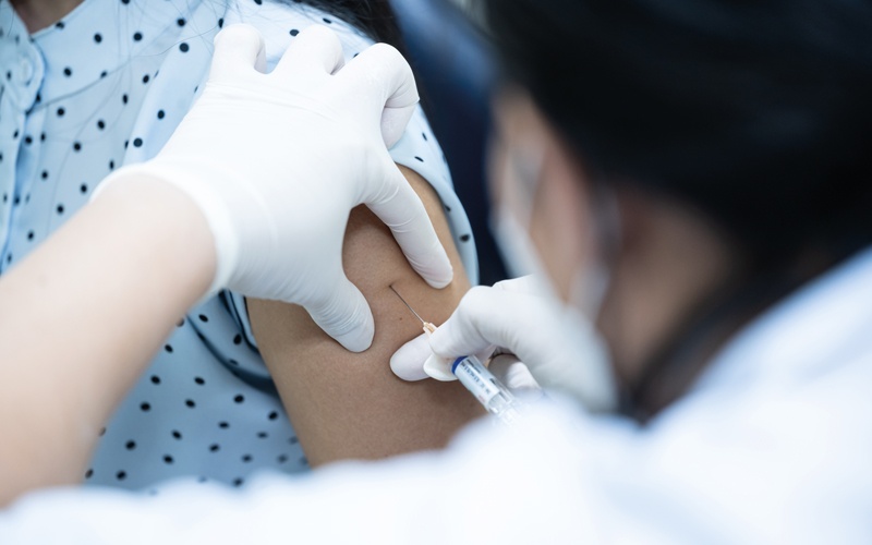 Left or right arm? Why vaccination site matters | Biomedical Scientist
